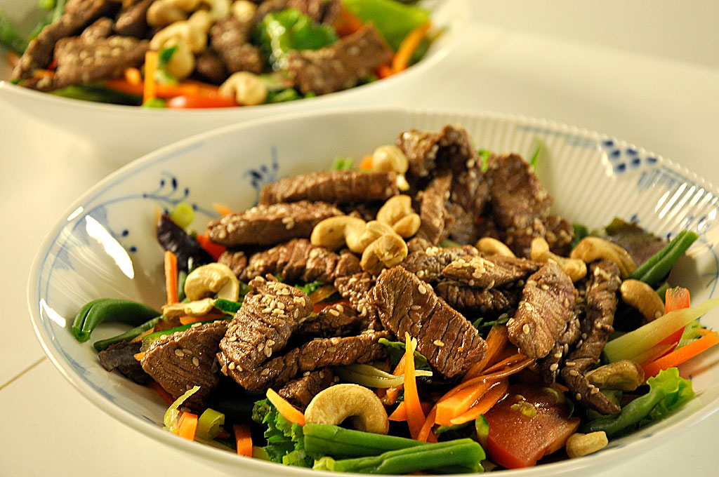 Thai style Salat Med Oksek d Pigen Pomfritten Thai style Salat Med Oksek d Pigen Pomfritten